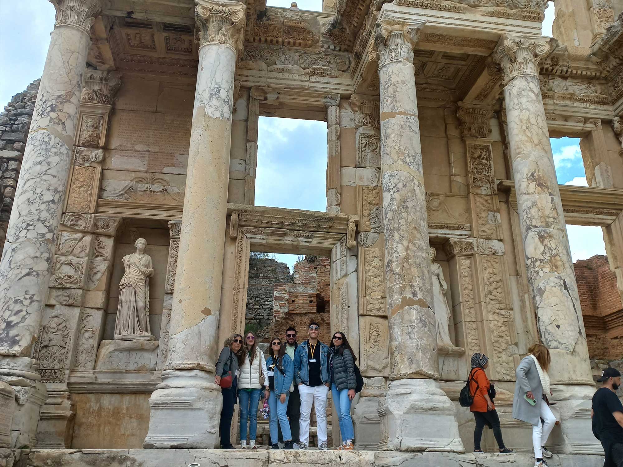 ΤΟ 6ο ΓΕΝΙΚΟ ΛΥΚΕΙΟ ΚΑΒΑΛΑΣ ΣΤΗ ΣΜΥΡΝΗ (φωτογραφίες) - Citypedia