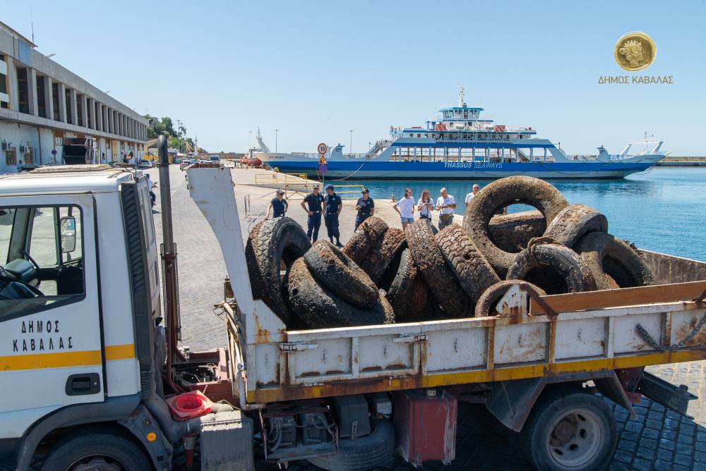 Καβάλα: Καθαρισμός του βυθού στο λιμάνι "Απόστολος Παύλος" (φωτογραφίες ...